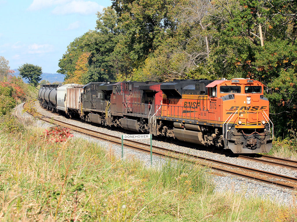 BNSF 8775